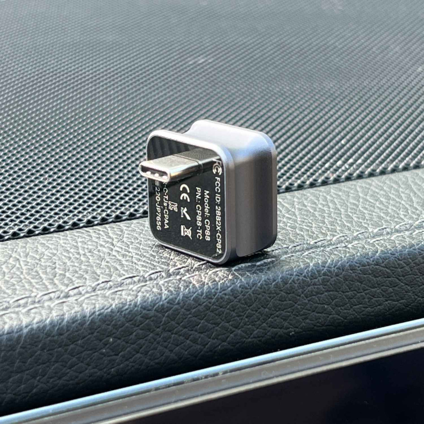 Ottocast® Mini Cube 3.0 Ultra Wireless CarPlay and Android Auto Adapte